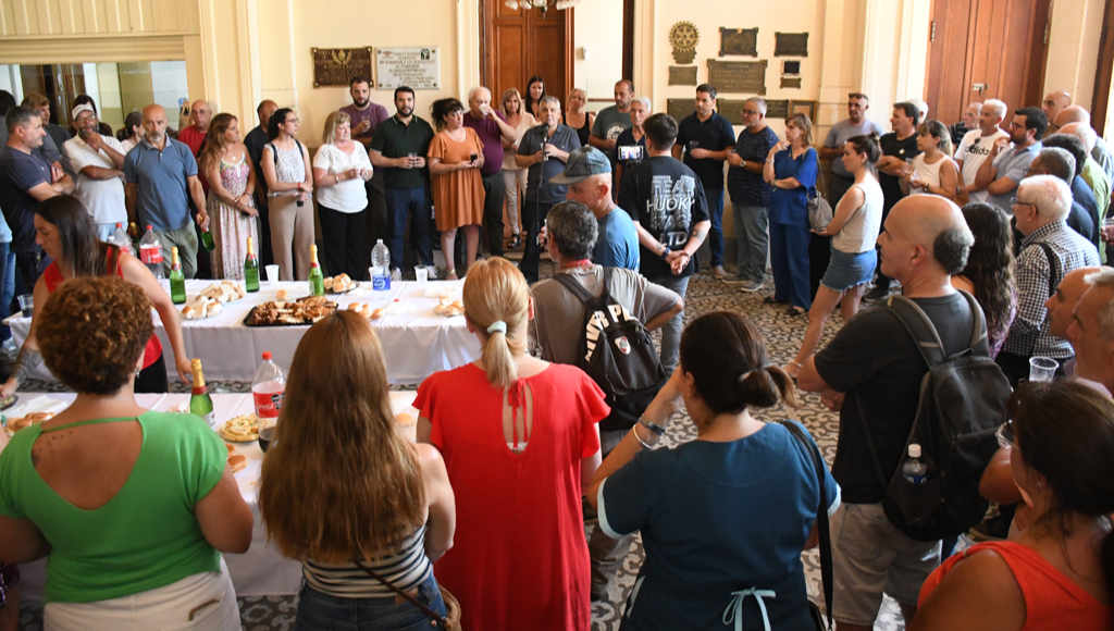 Britos brindó con empleados municipales y destacó el compromiso y trabajo